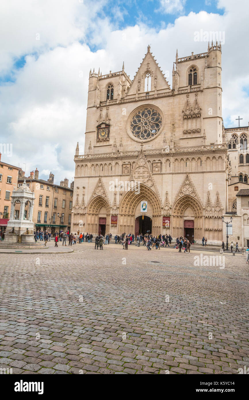 Lyon cathedral hi-res stock photography and images - Alamy