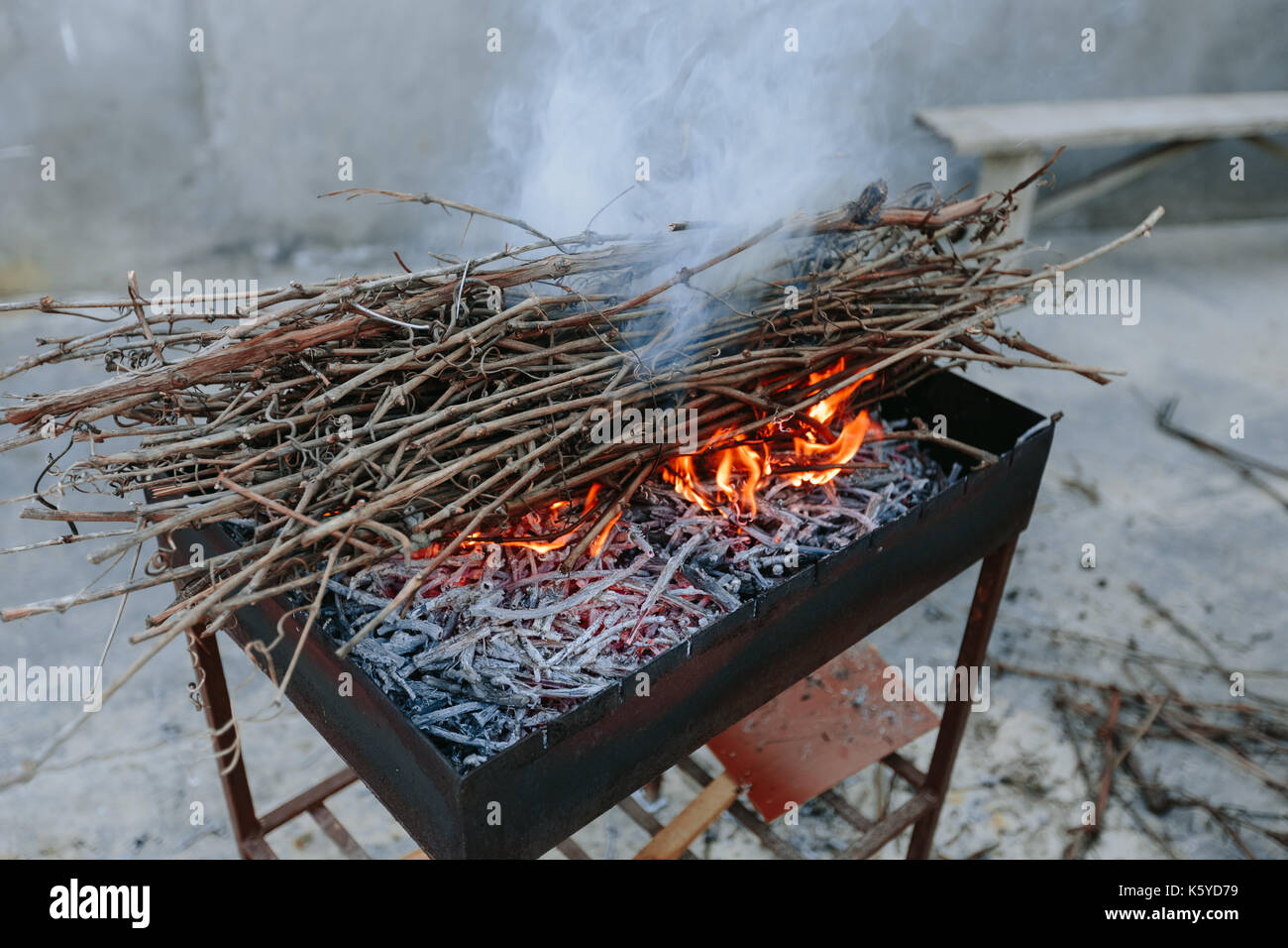 Dry branches burn in grill hi-res stock photography and images - Alamy