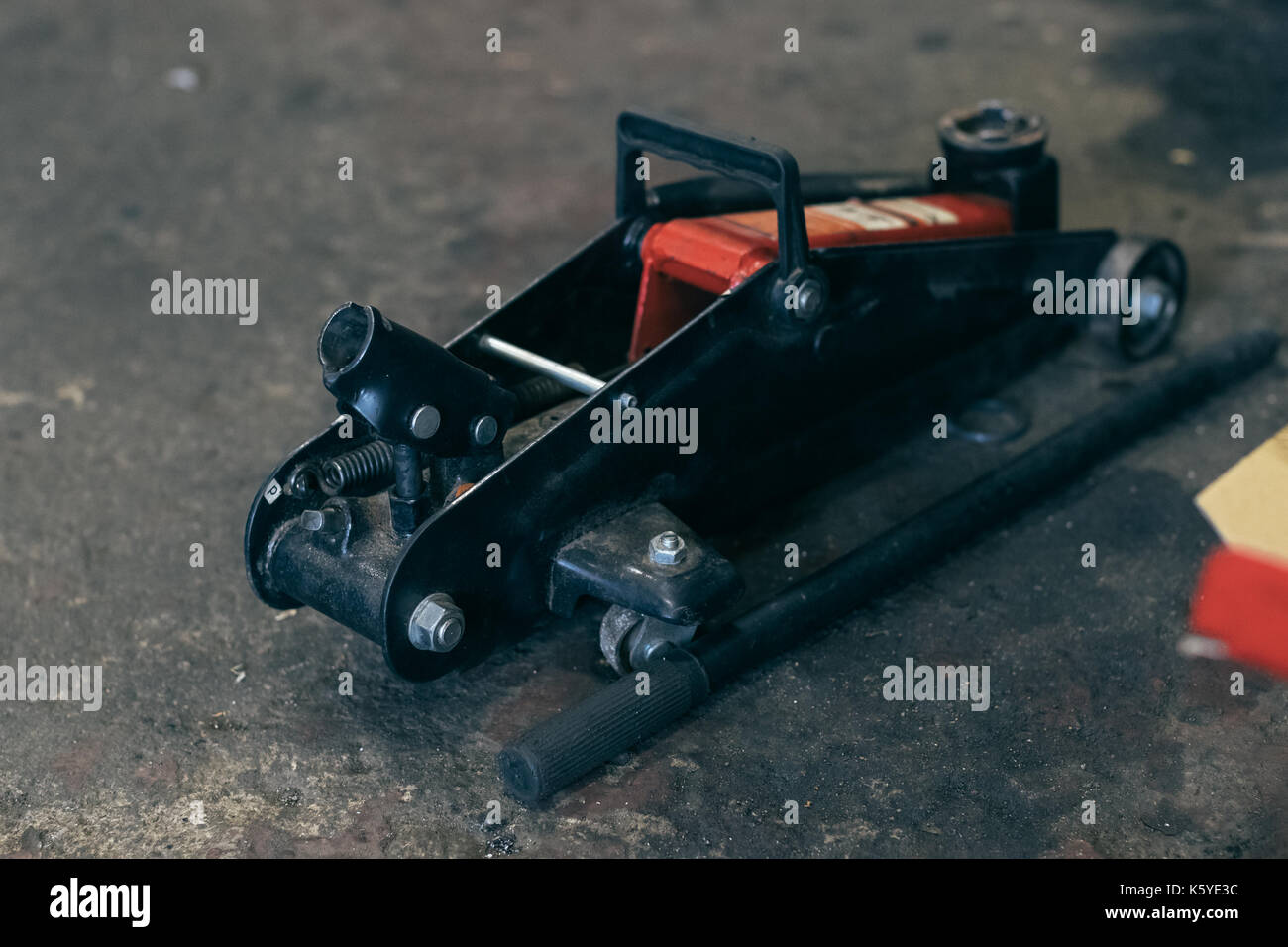 Mechanical screw jack hi-res stock photography and images - Alamy