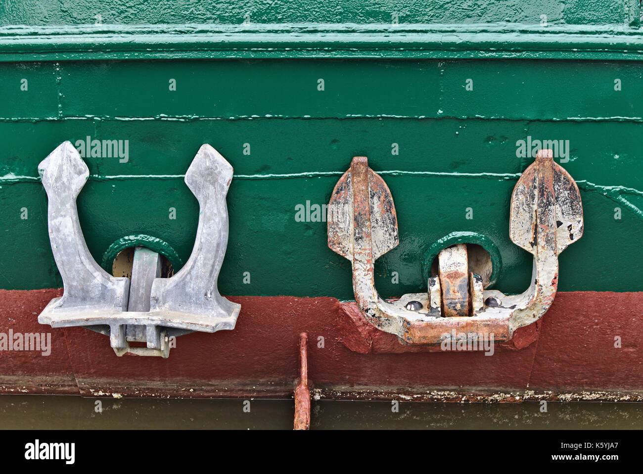 Anchors naval navy maritime hi-res stock photography and images - Alamy