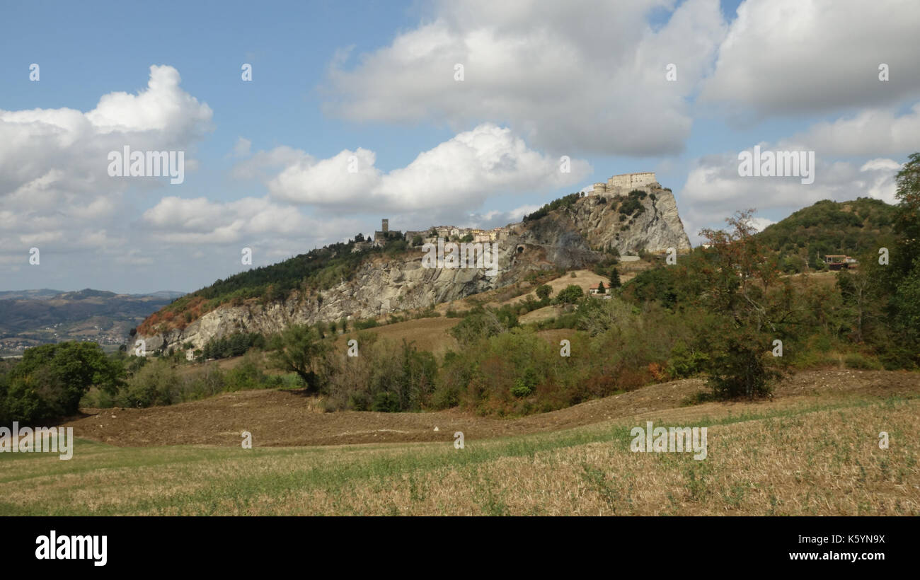 Village on rock hi-res stock photography and images - Alamy