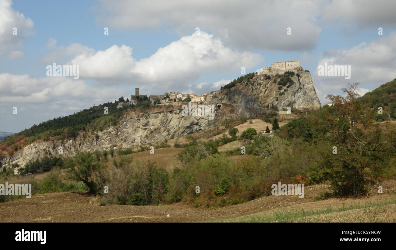 Village on rock hi-res stock photography and images - Alamy