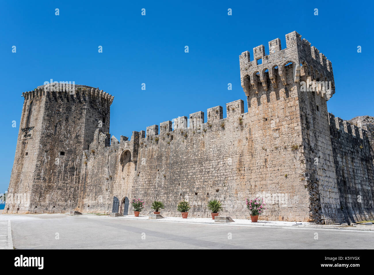 The walls of the old stone fortress Stock Photo - Alamy