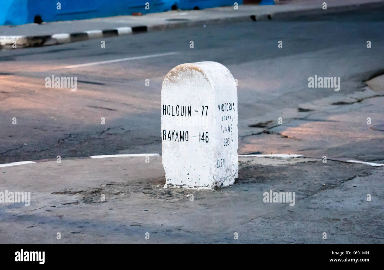 Road sign distance indicator hi-res stock photography and images - Alamy