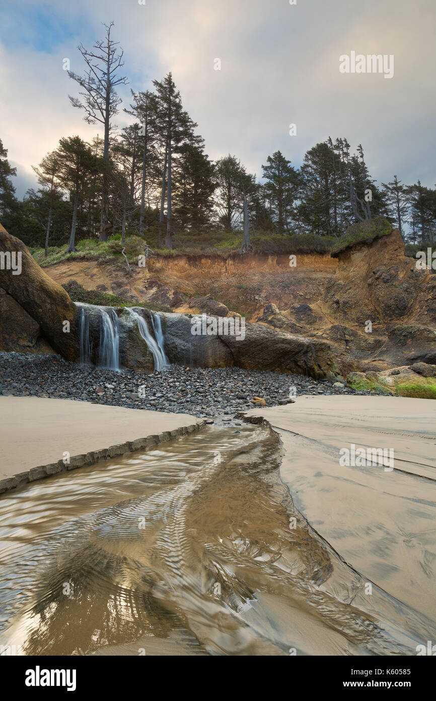 A waterfall at Hug Point along the Oregon coast. USA Stock Photo - Alamy