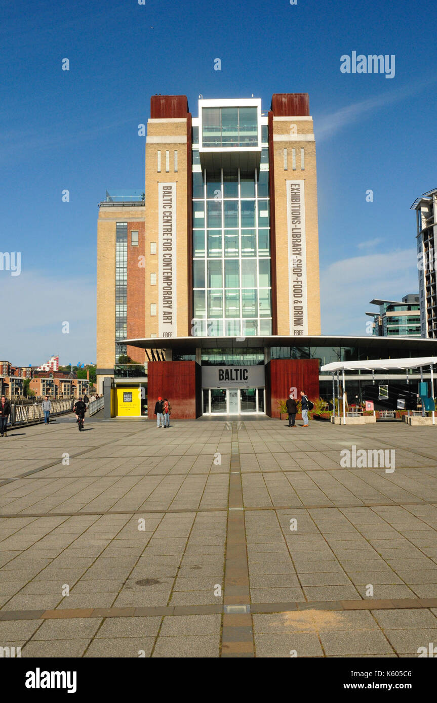 Art gallery gateshead hi-res stock photography and images - Alamy