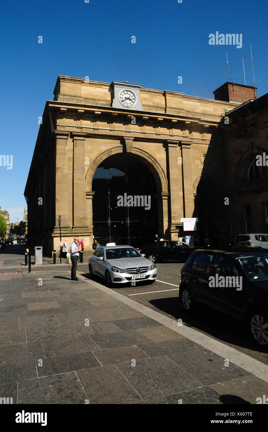 Newcastle railway station east coast hi-res stock photography and ...