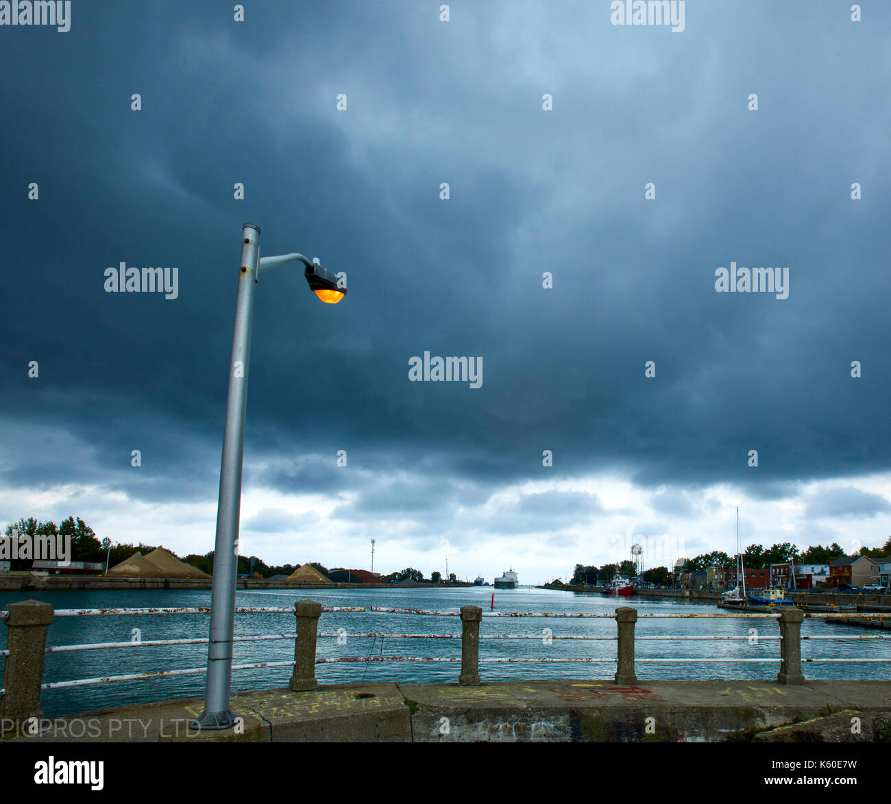 Entering the Welland Canal Stock Photo - Alamy