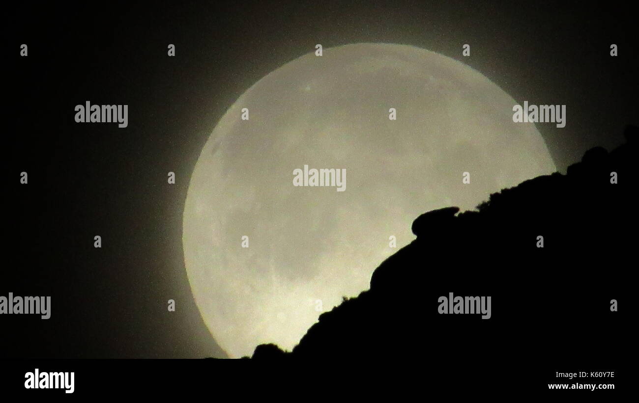 Moon setting behind mountain hi-res stock photography and images - Alamy