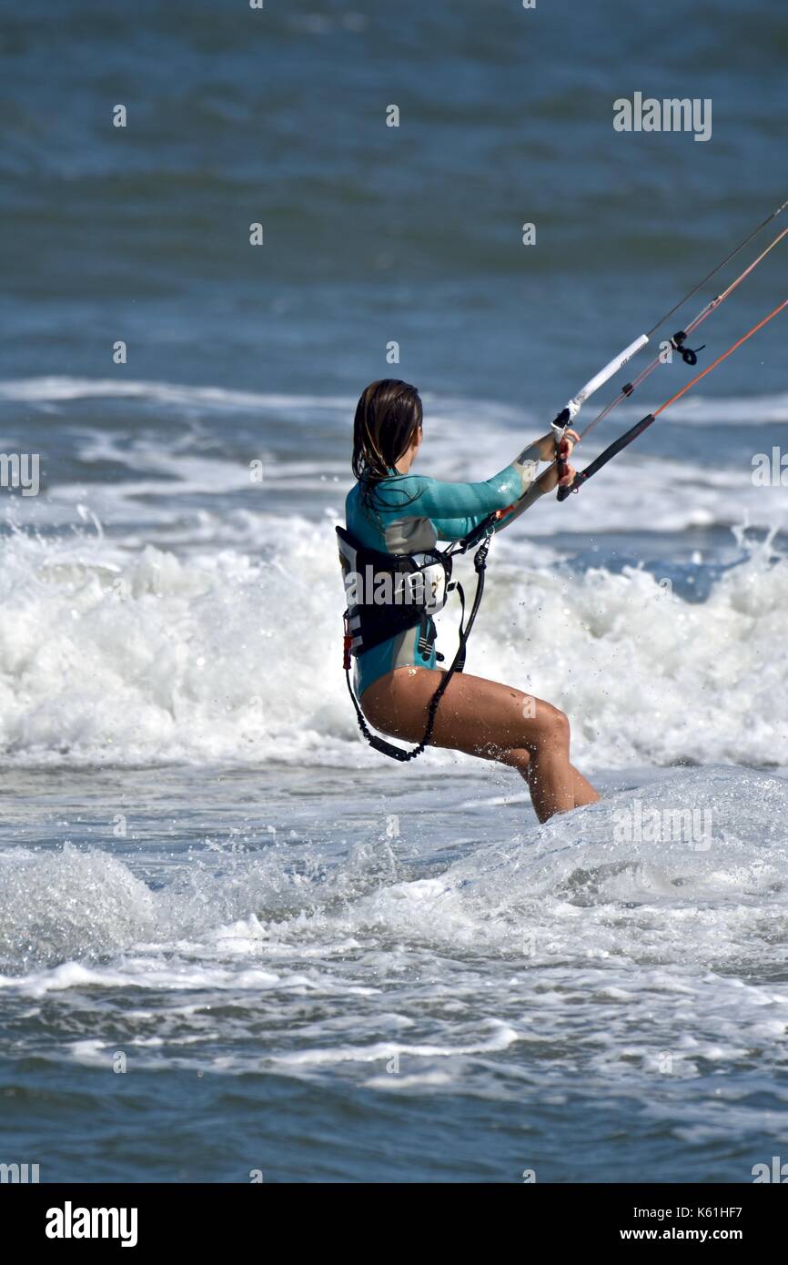 Kite surfing hi-res stock photography and images - Alamy