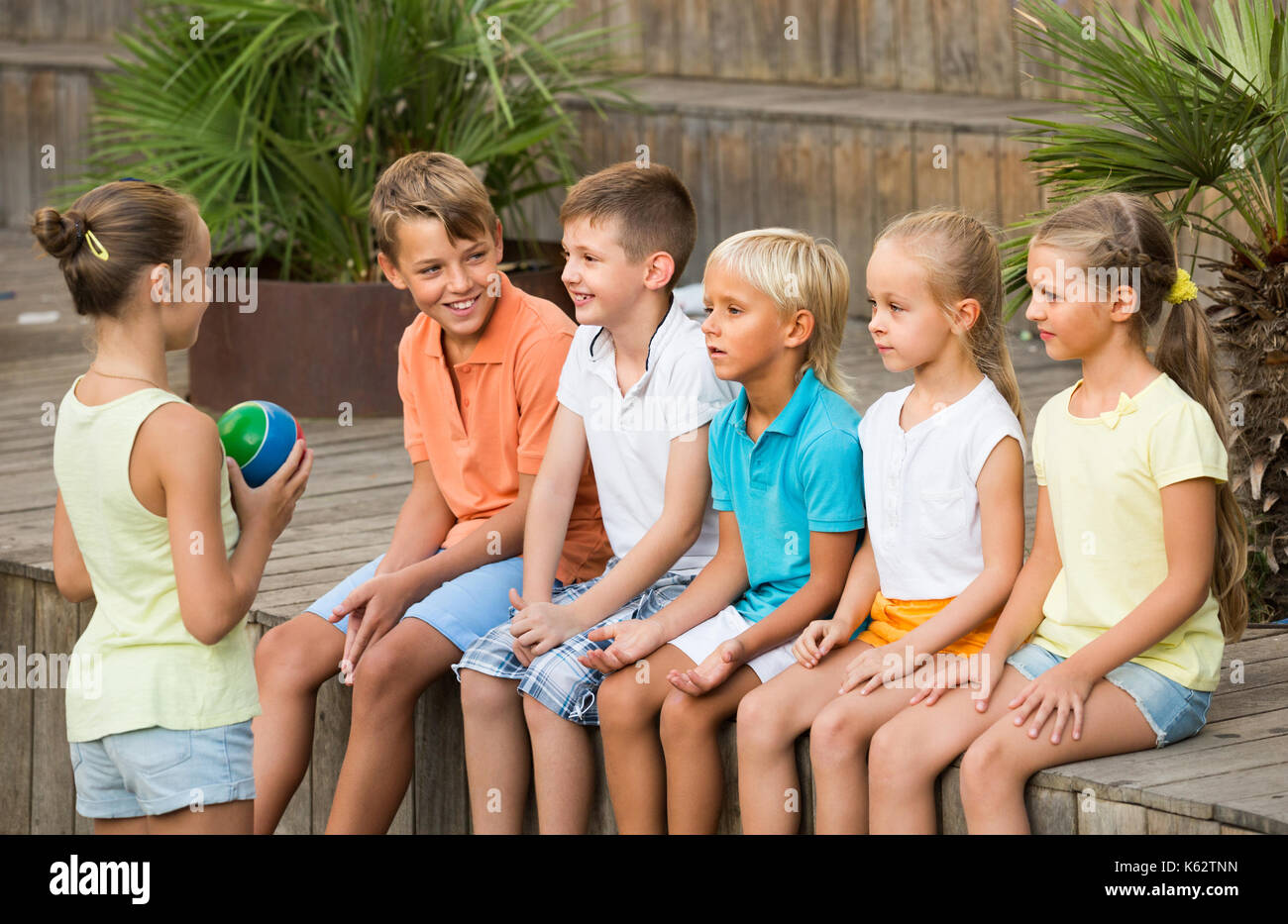 Kids playing together age 10 hi-res stock photography and images - Alamy