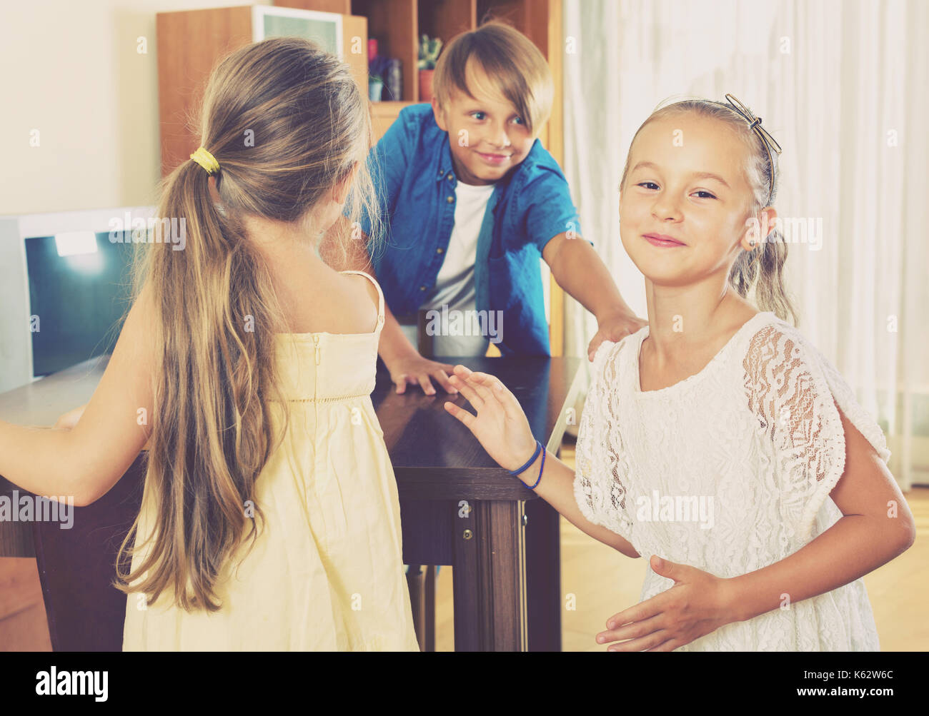Kids chasing each other hi-res stock photography and images - Alamy