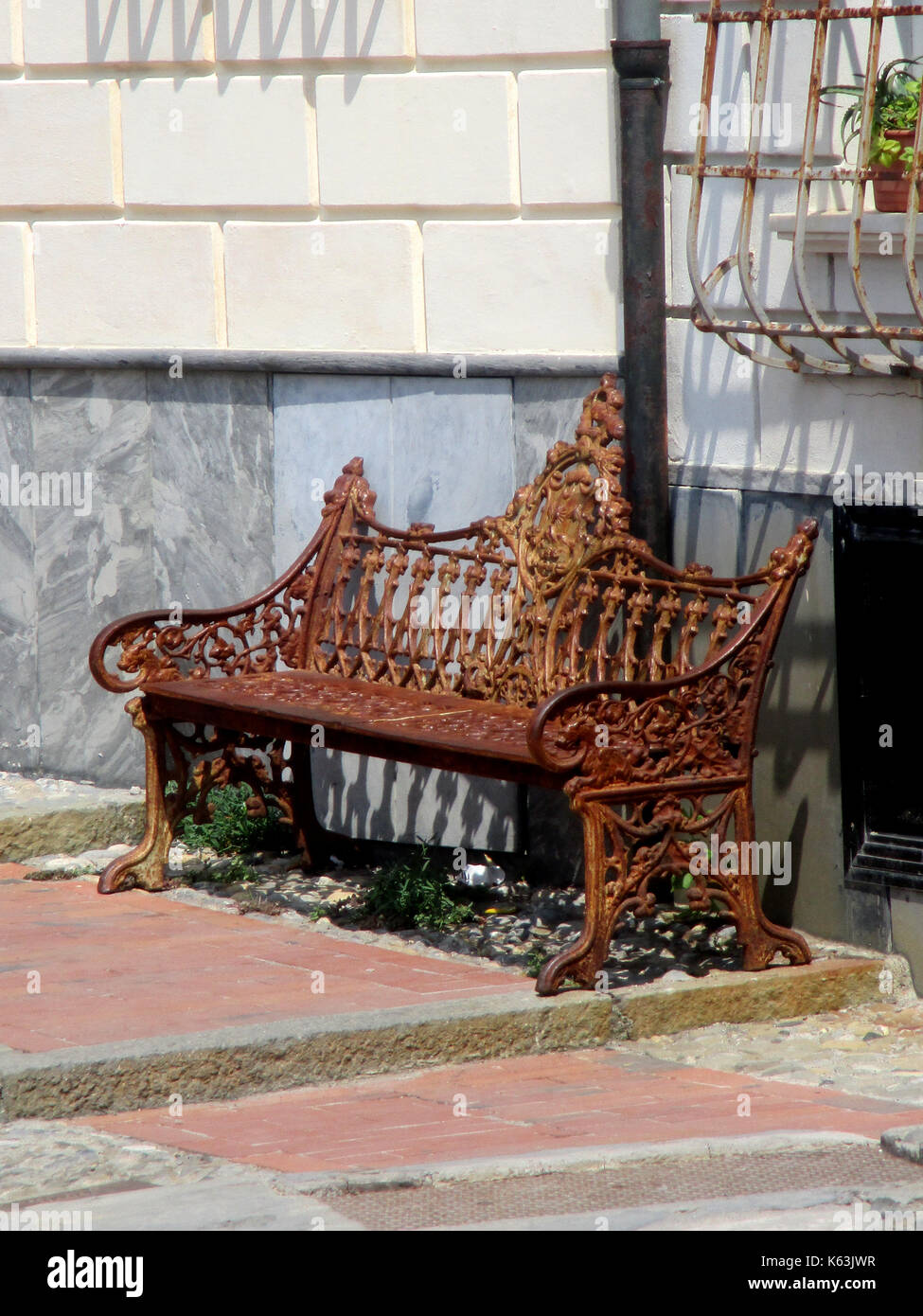 Rusty iron bench hi-res stock photography and images - Alamy