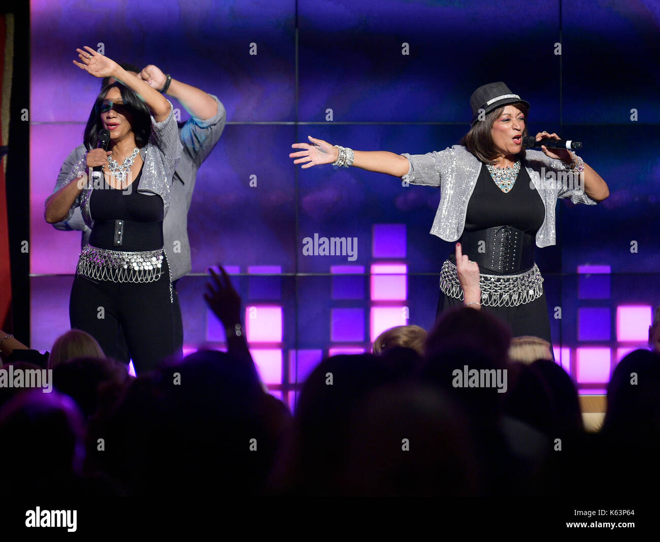 Sister sledge band 1980s hi-res stock photography and images - Alamy