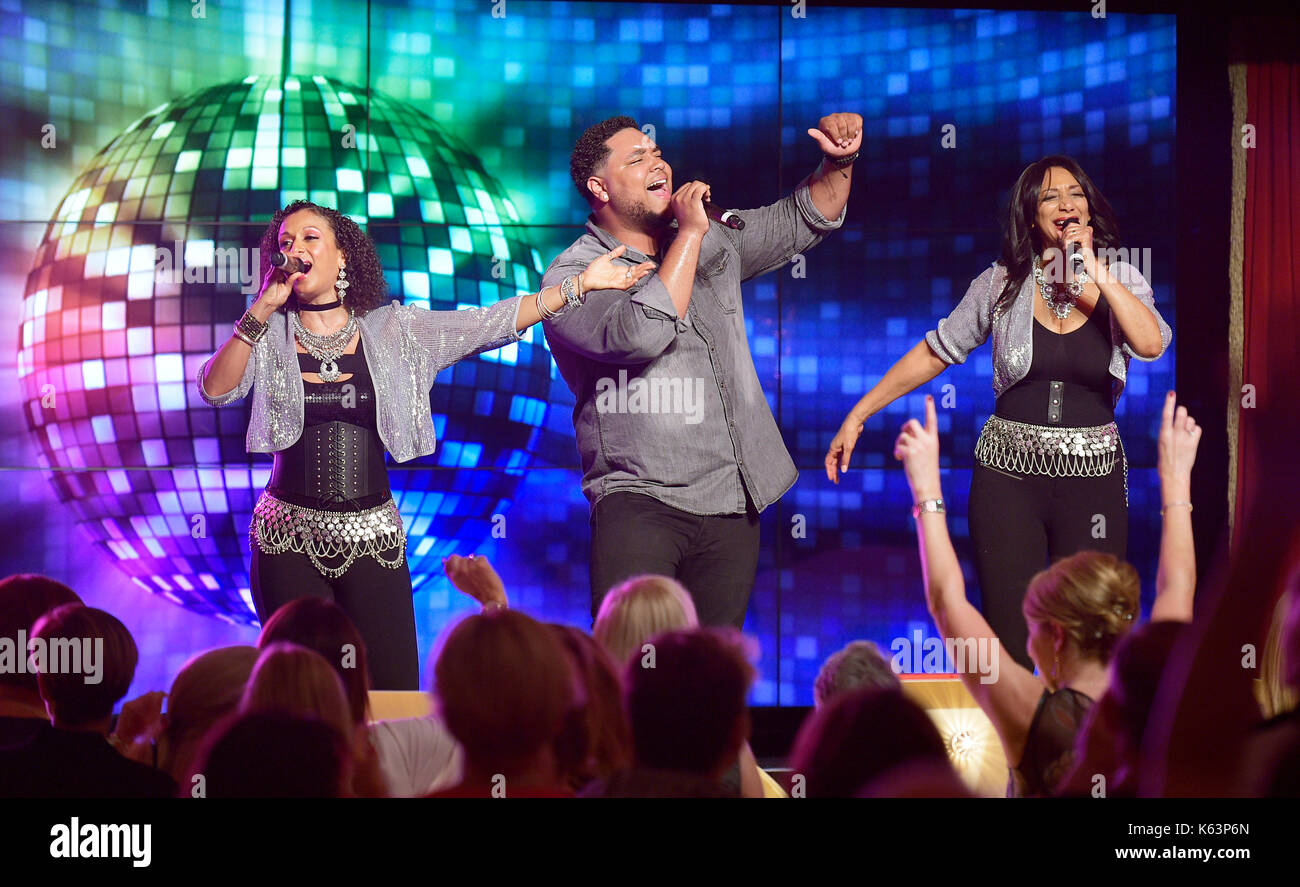 Sister sledge band 1980s hi-res stock photography and images - Alamy