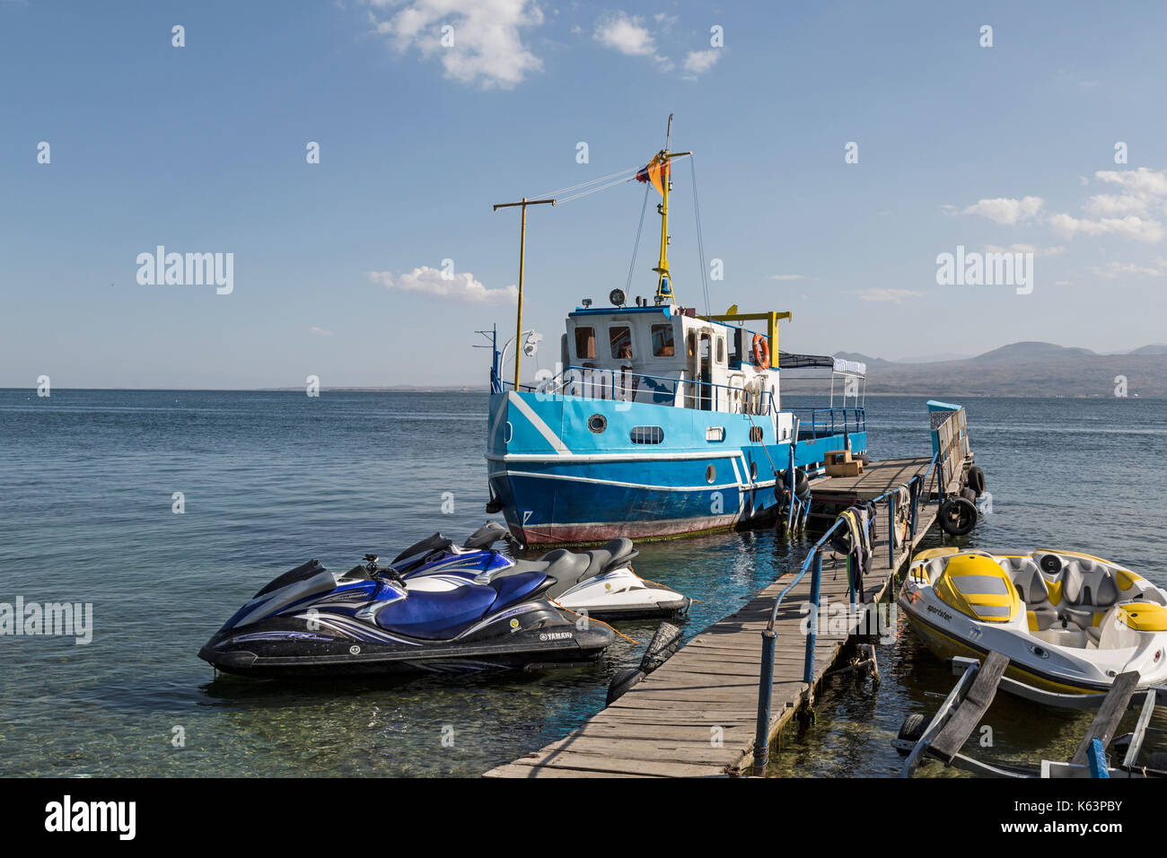 Sports ships hi-res stock photography and images - Alamy