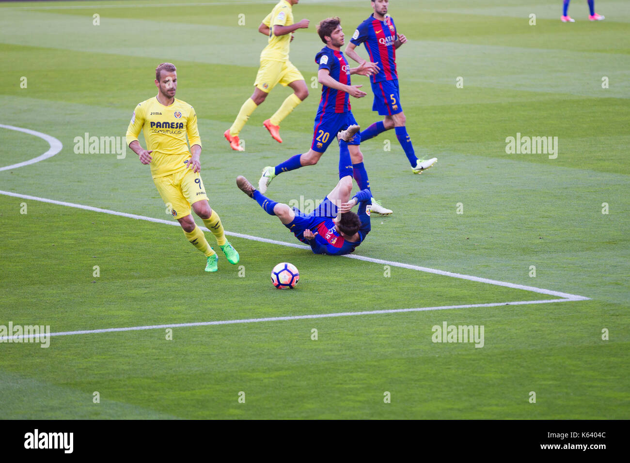Messi fall hi-res stock photography and images - Alamy