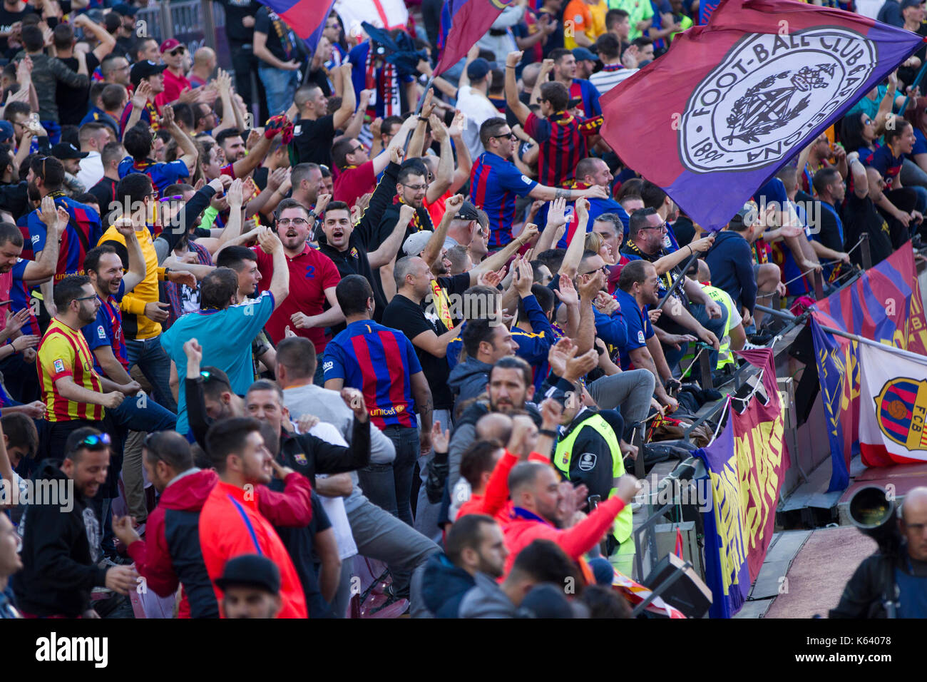 Barcelona fans cheering hi-res stock photography and images - Alamy