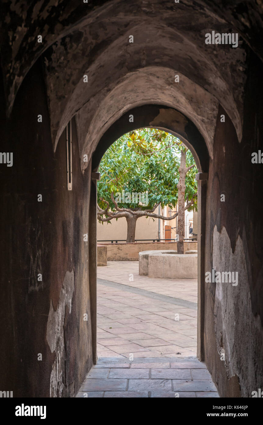 Arch passage passageway architecture hi-res stock photography and ...