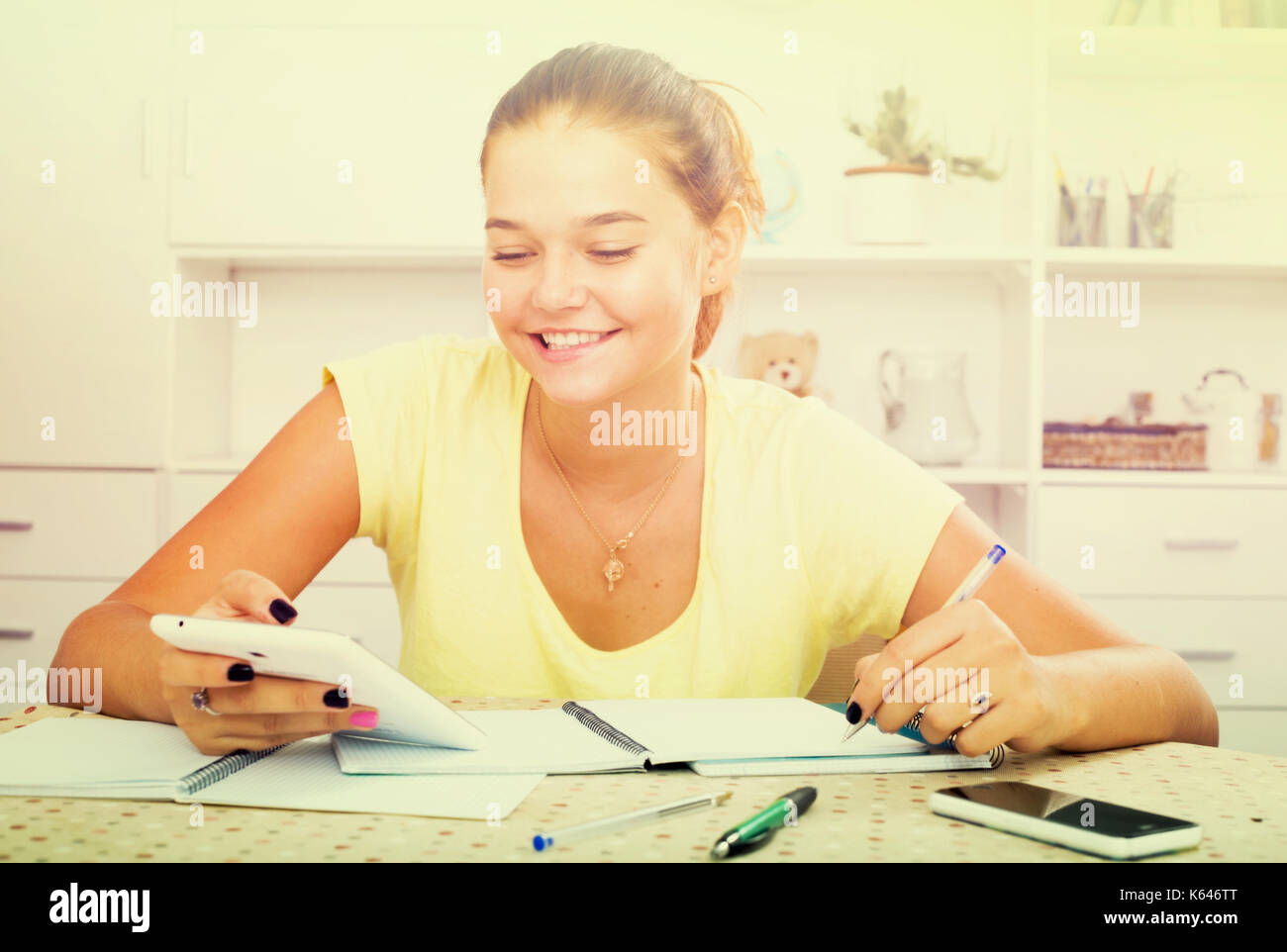 Girl taking notes hi-res stock photography and images - Alamy