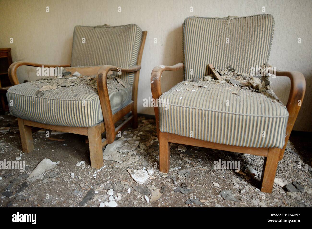 Rotten house hi-res stock photography and images - Alamy