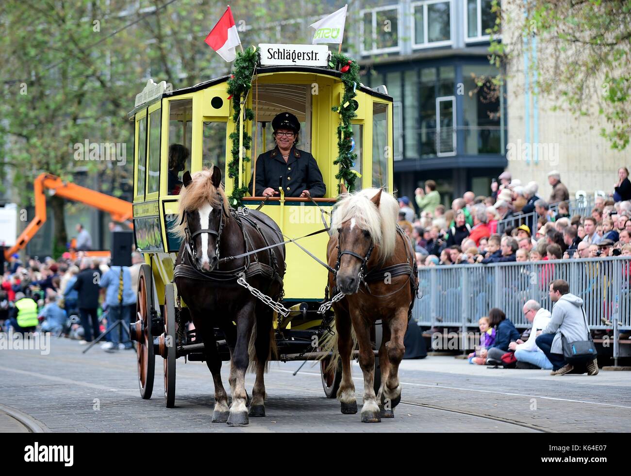 Horse drawn bus hi-res stock photography and images - Alamy
