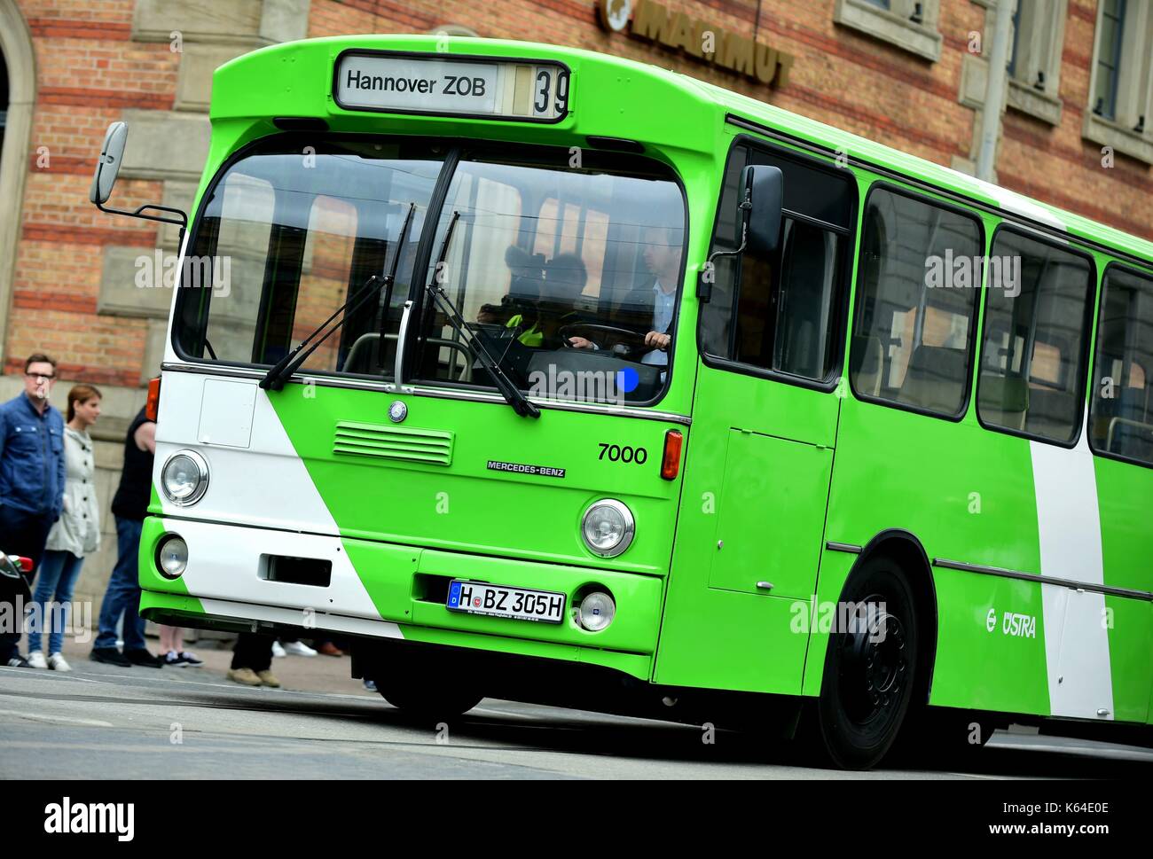 Historical bus hi-res stock photography and images - Alamy