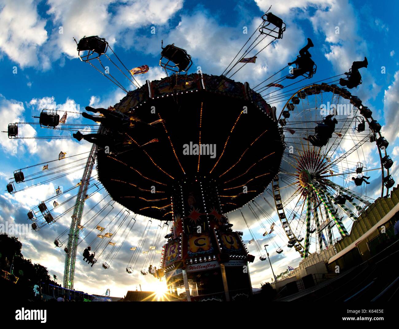 Herne, Germany. 03rd Aug, 2017. A chairoplane on the funfair Cranger ...