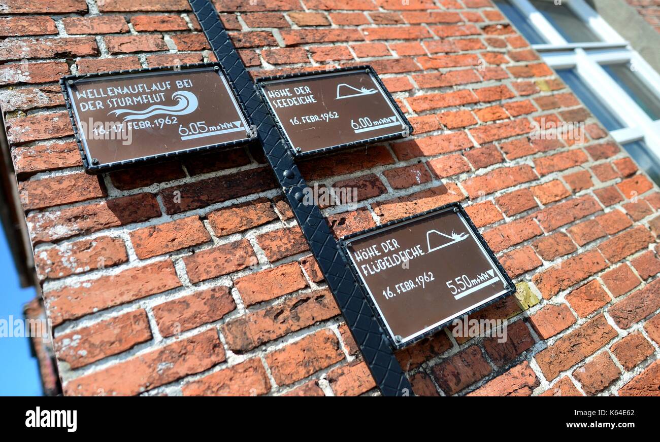 Height markings wall hi-res stock photography and images - Alamy