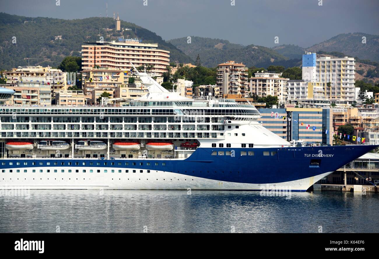 Tui discovery liner hi-res stock photography and images - Alamy