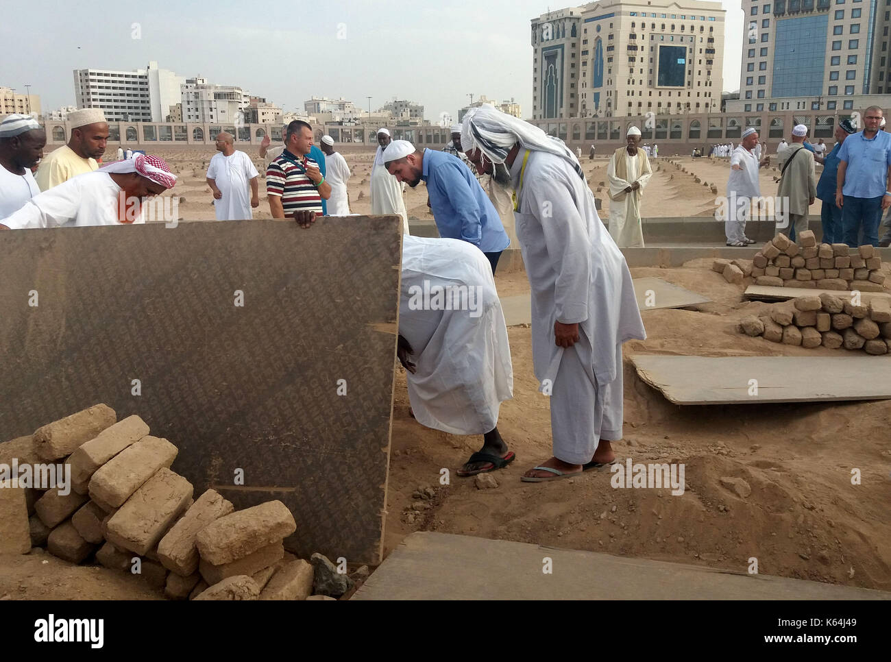 Medina saudi arabia family hi-res stock photography and images - Alamy