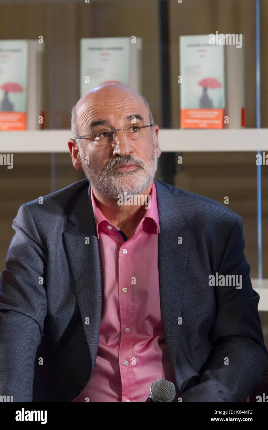 Spanish male writer hi-res stock photography and images - Alamy