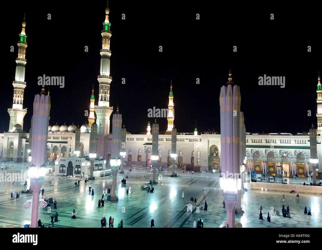 Medina, Saudi Arabia. 11th Sep, 2017. Muslims pilgrims visit the tomb ...