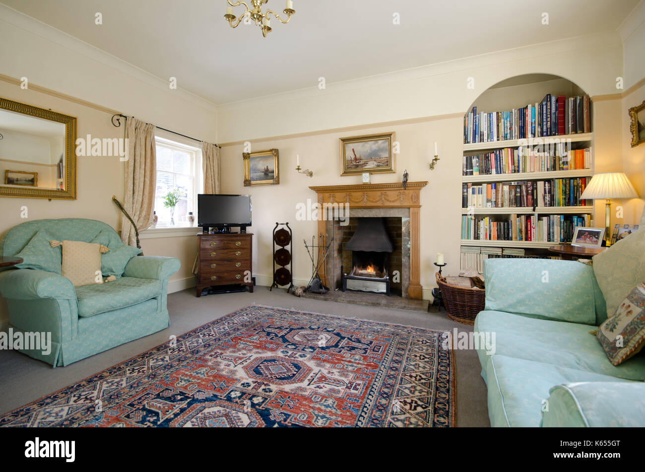 Sitting room with alcove bookshelf Stock Photo - Alamy