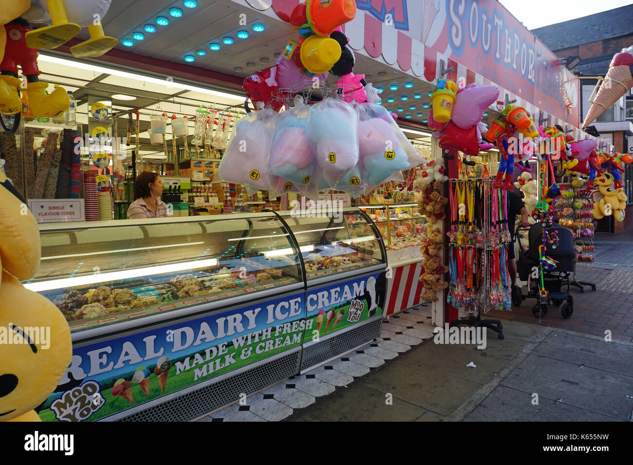 Candy floss beach uk hi-res stock photography and images - Alamy