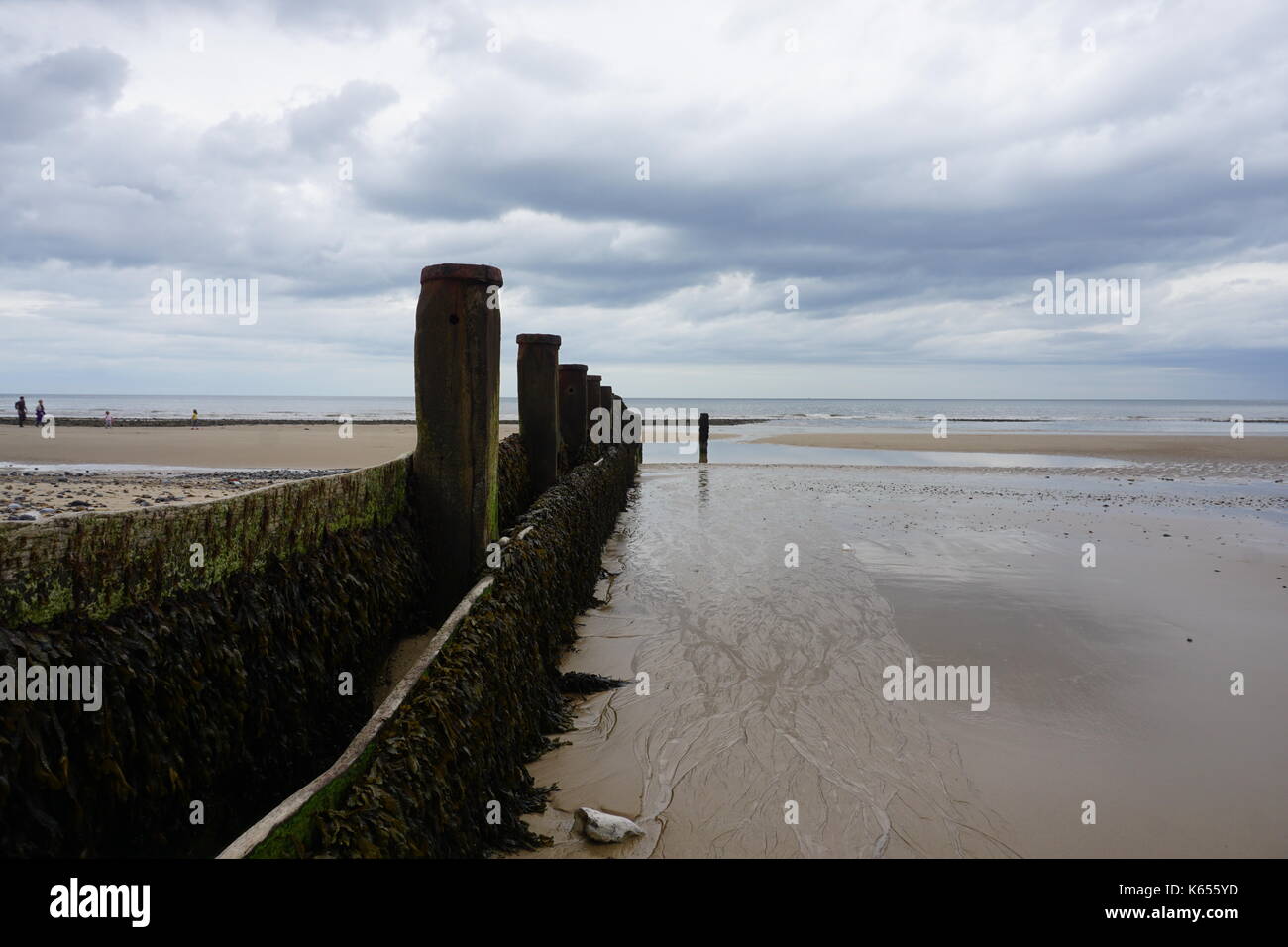 Beach seascape groynes hi-res stock photography and images - Alamy