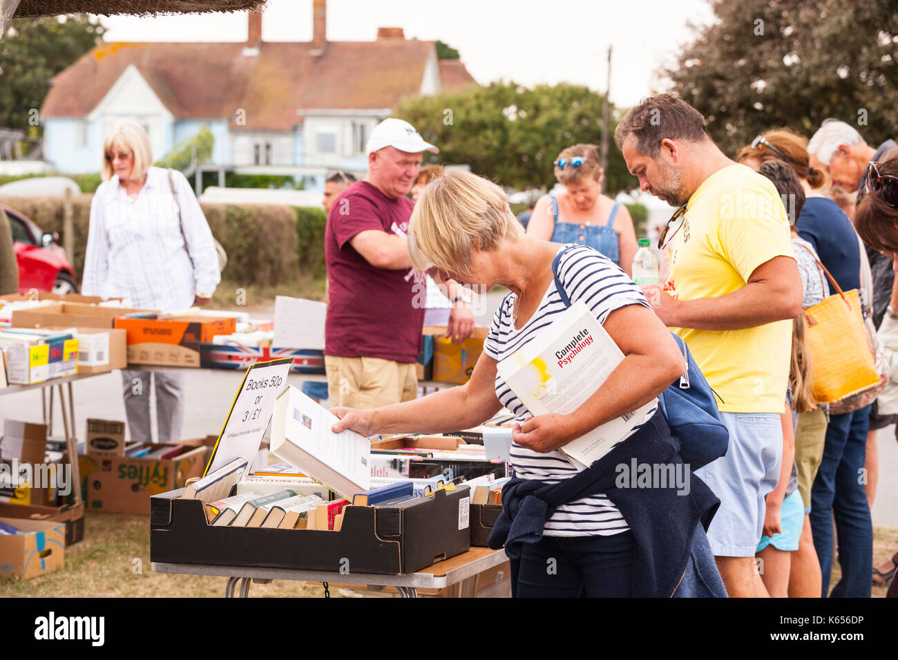 Stall stalls books outside uk hi-res stock photography and images - Alamy
