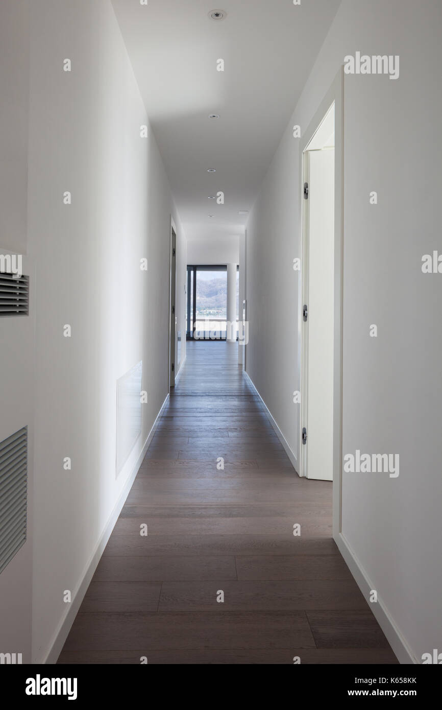 House hallway corridor doors hi-res stock photography and images - Alamy