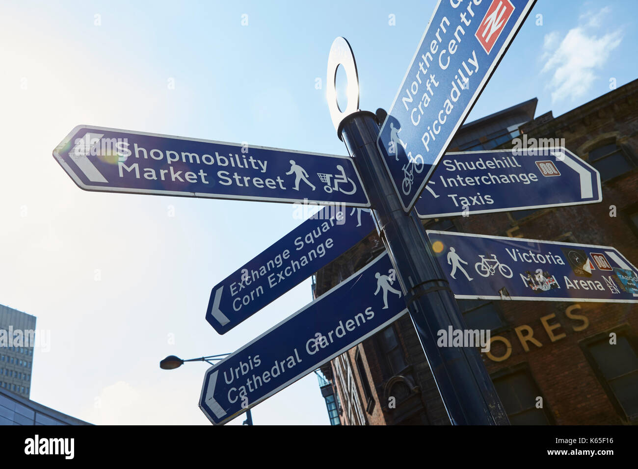 Directions in manchester city centre hi-res stock photography and ...