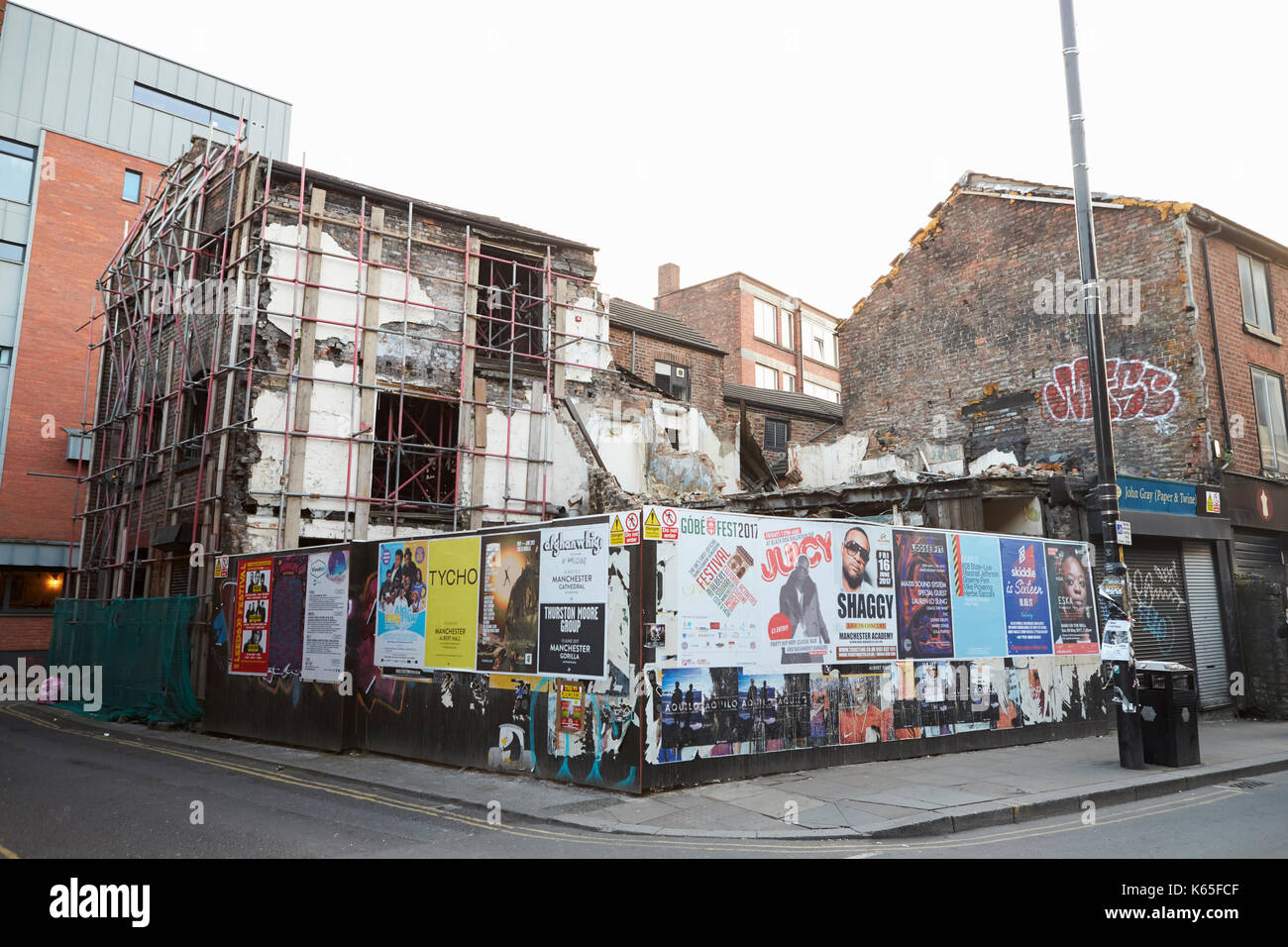 Building being demolished uk hi-res stock photography and images - Alamy
