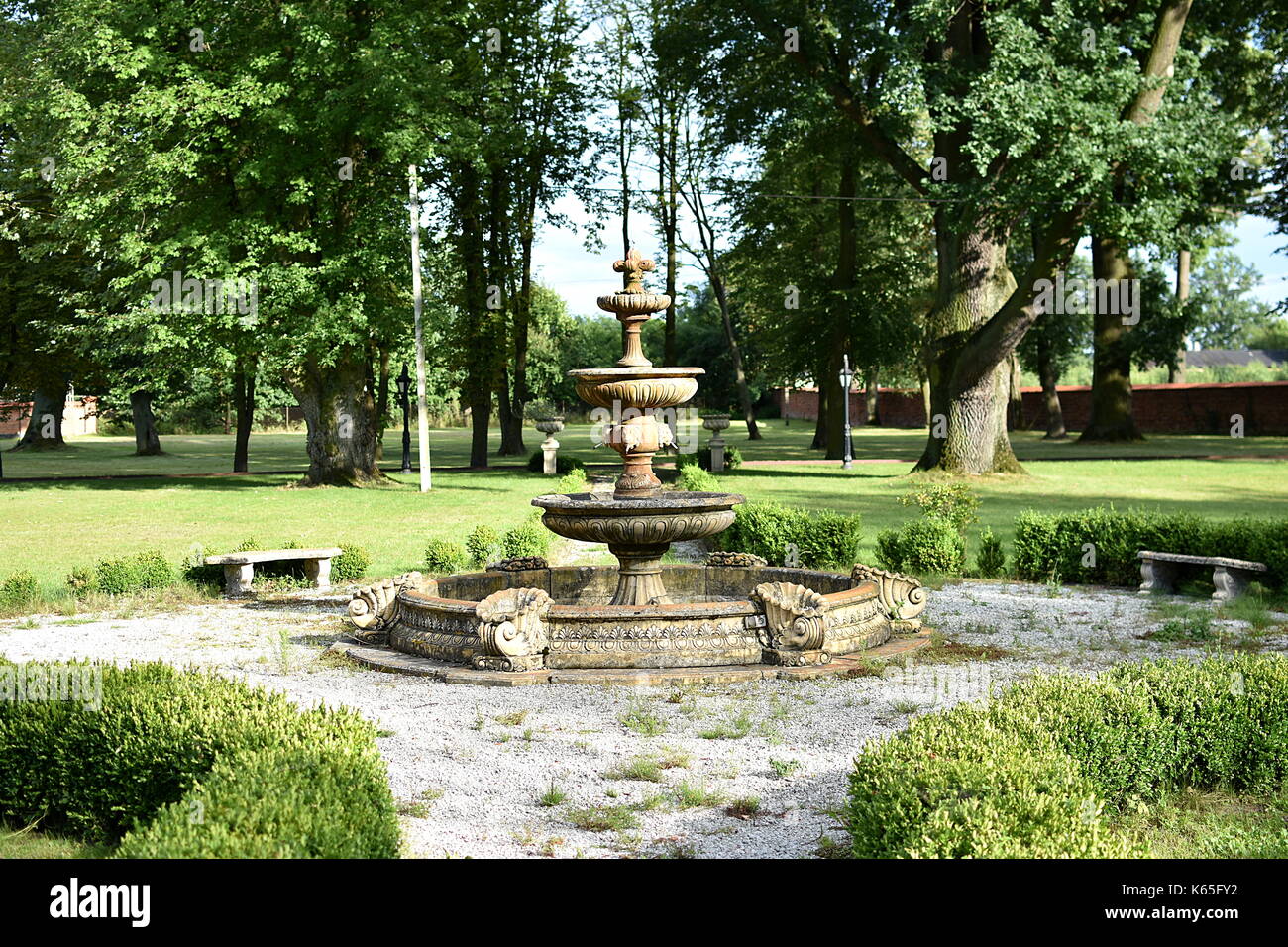In ground fountain hi-res stock photography and images - Alamy