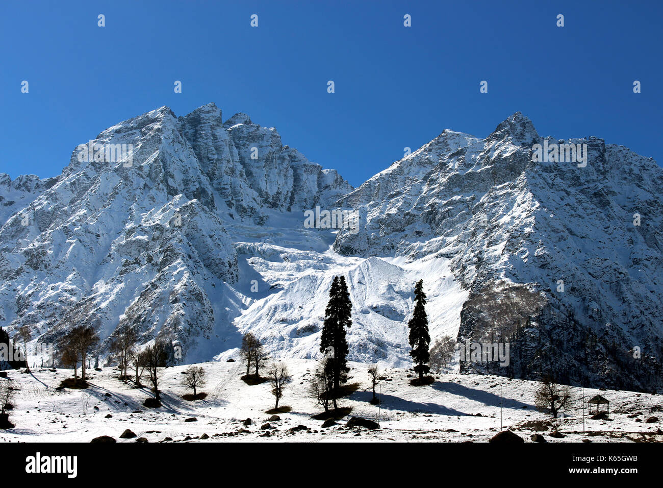 Winter snow mountain valley, Sonmarg in Kashmir, India Stock Photo - Alamy