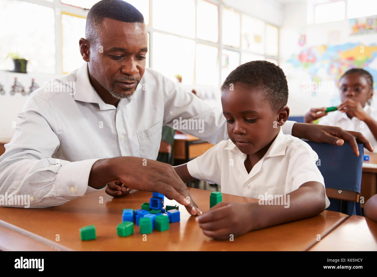 Children helping each other classroom hi-res stock photography and ...