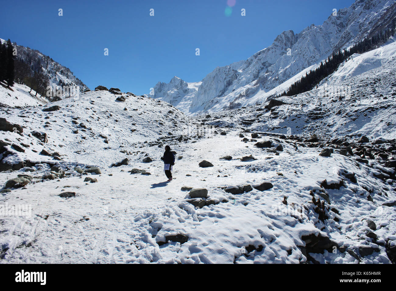 Winter snow mountain valley, Sonmarg in Kashmir, India Stock Photo - Alamy