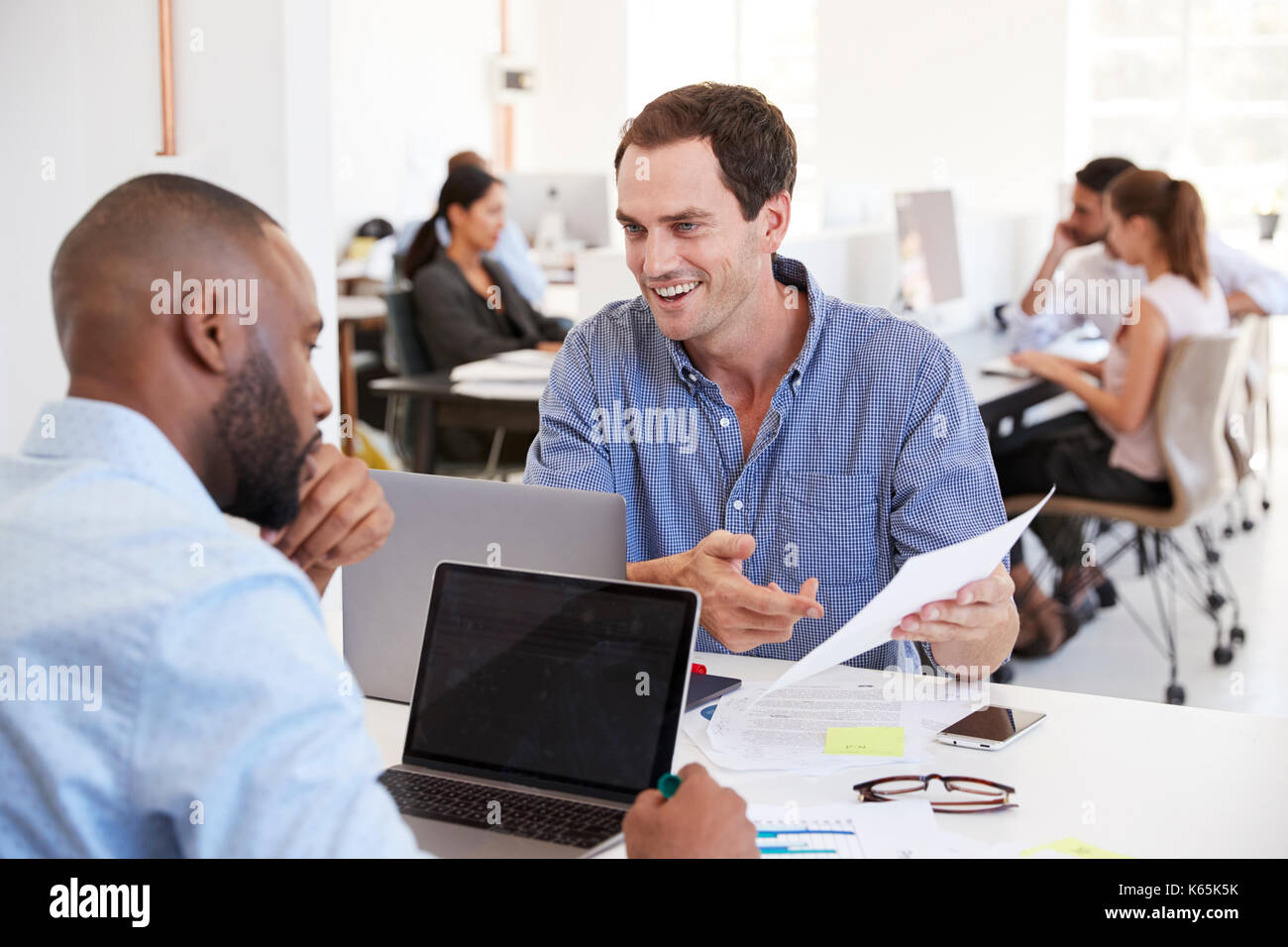 Two men discussing hi-res stock photography and images - Alamy