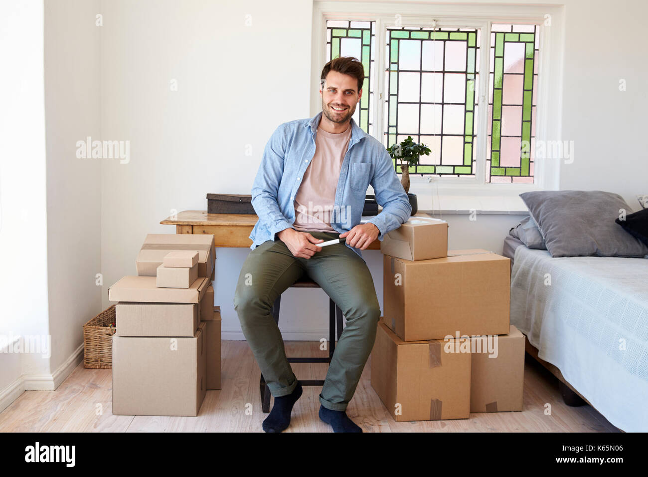 Man in bedroom running hi-res stock photography and images - Alamy