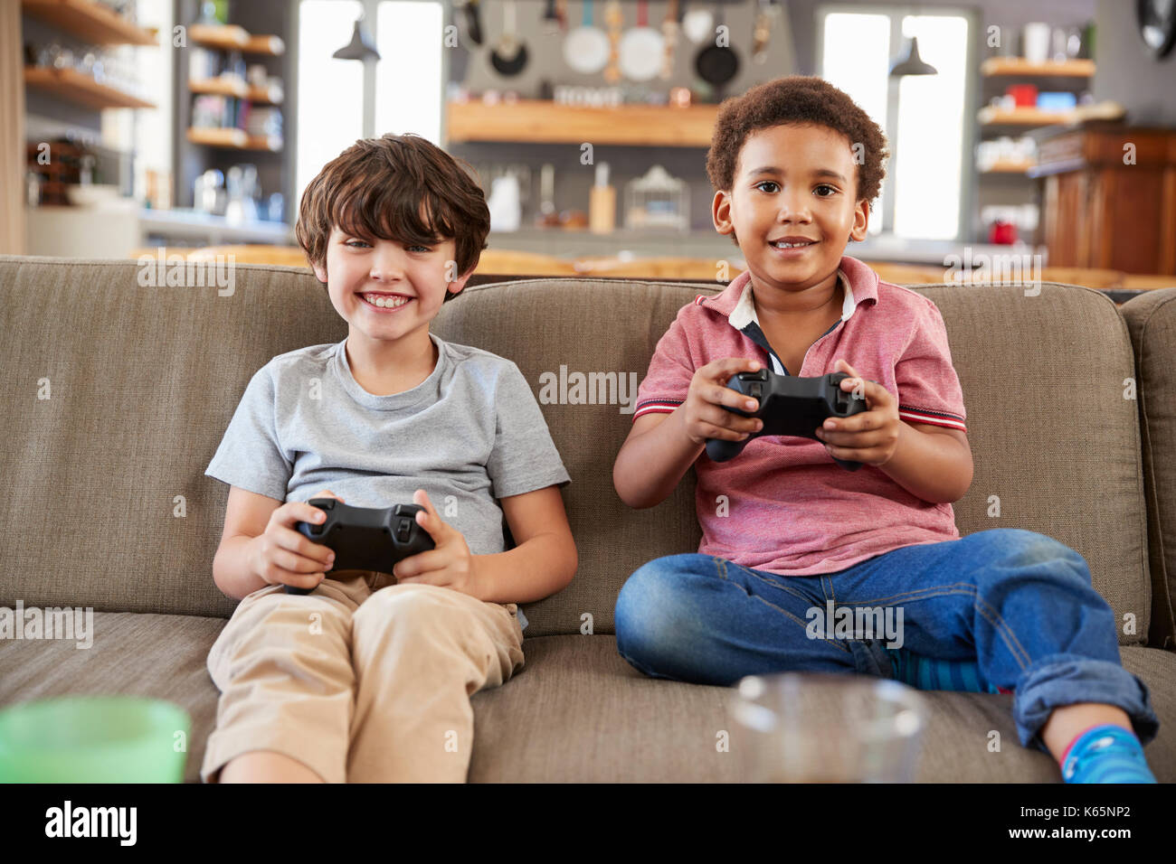 Two children playing console hi-res stock photography and images - Alamy