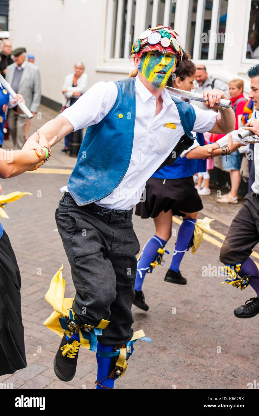 People watching dancing from the side hi-res stock photography and ...