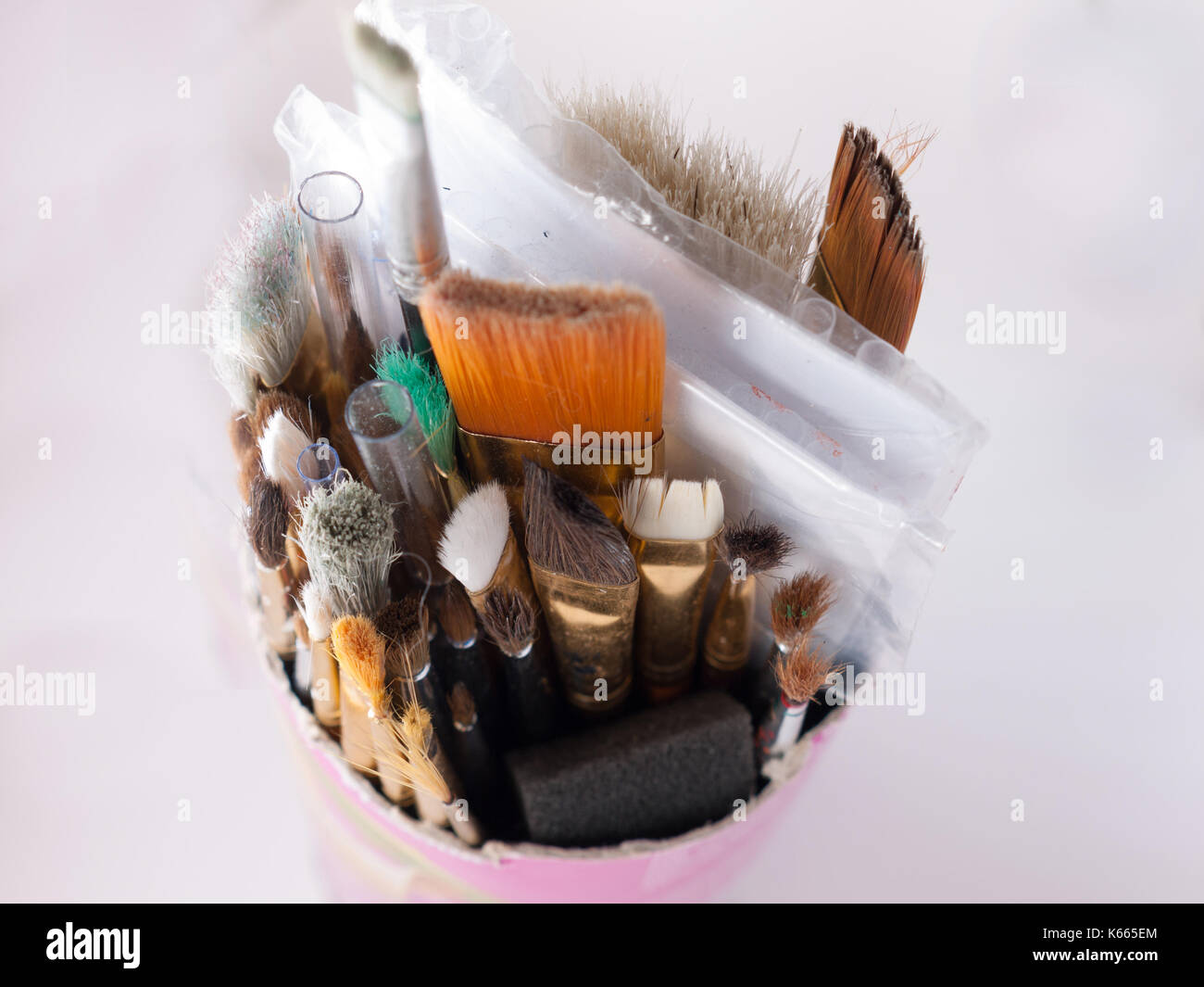 Medium sized objects hi-res stock photography and images - Alamy