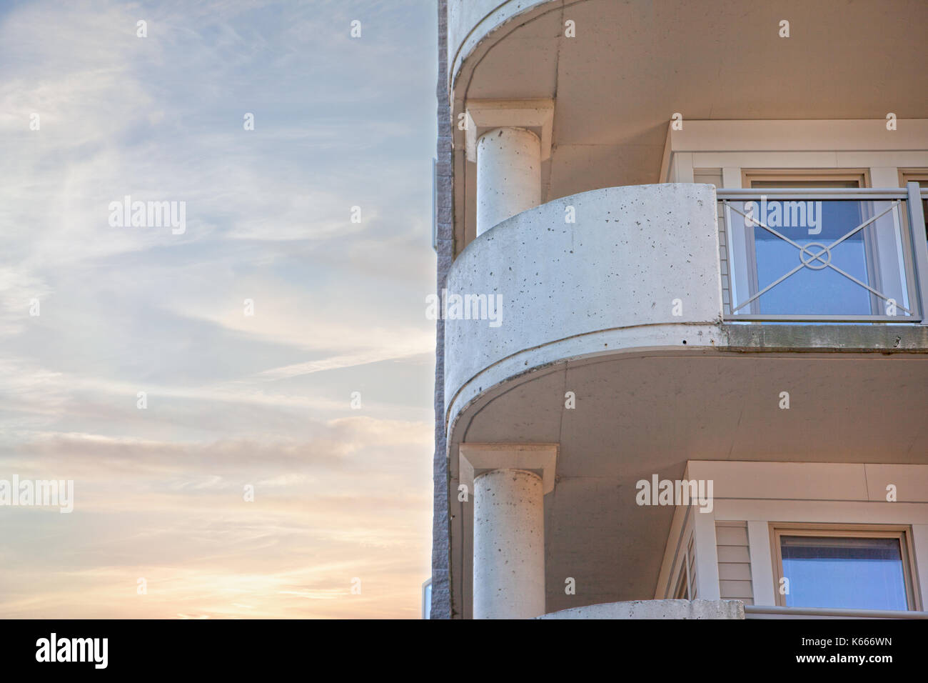 Rounded apartment building hi-res stock photography and images - Alamy